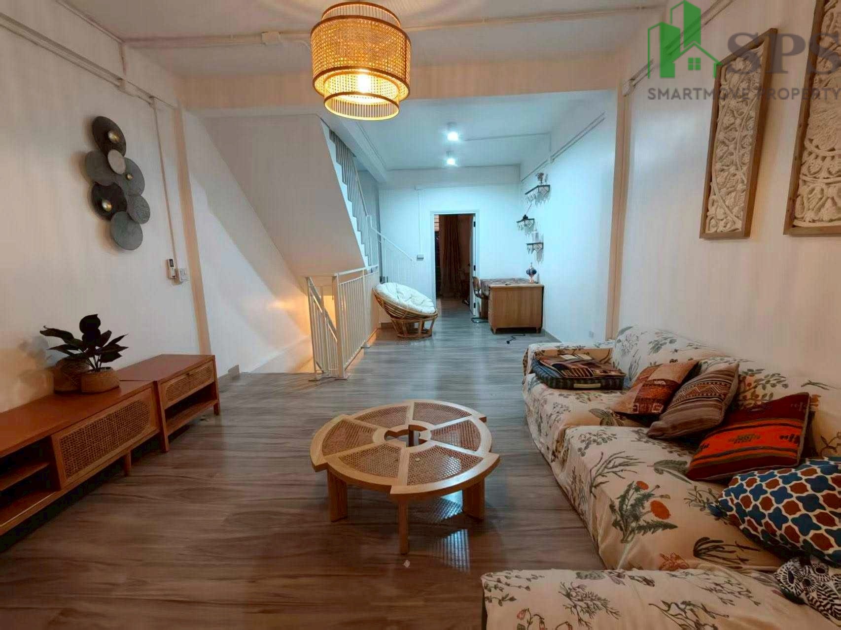 Commercial building for rent, 600 meters from MRT Yellow Line, Sri Dan ...